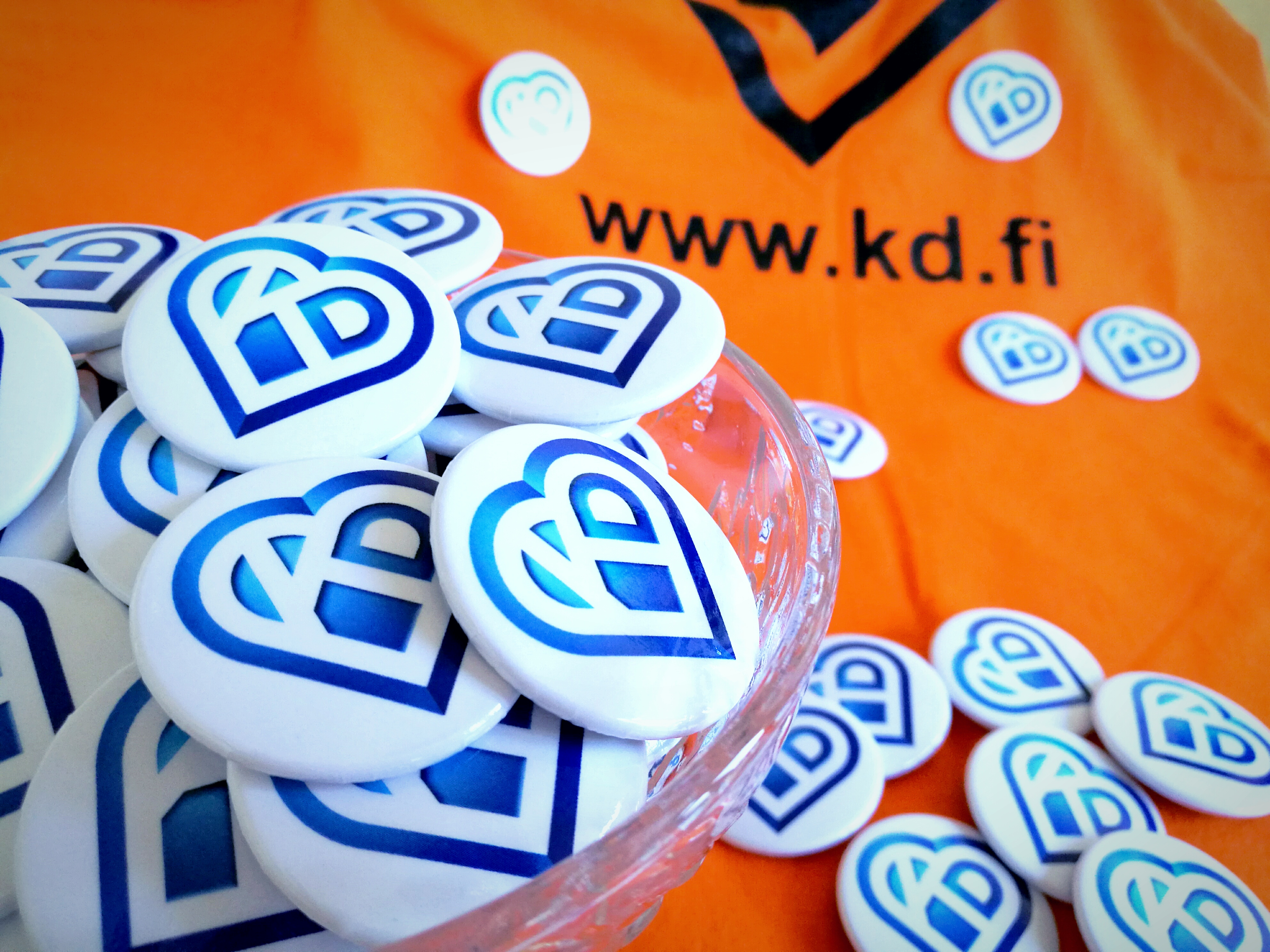 KD:n logot ja tuotteet | Kristillisdemokraatit