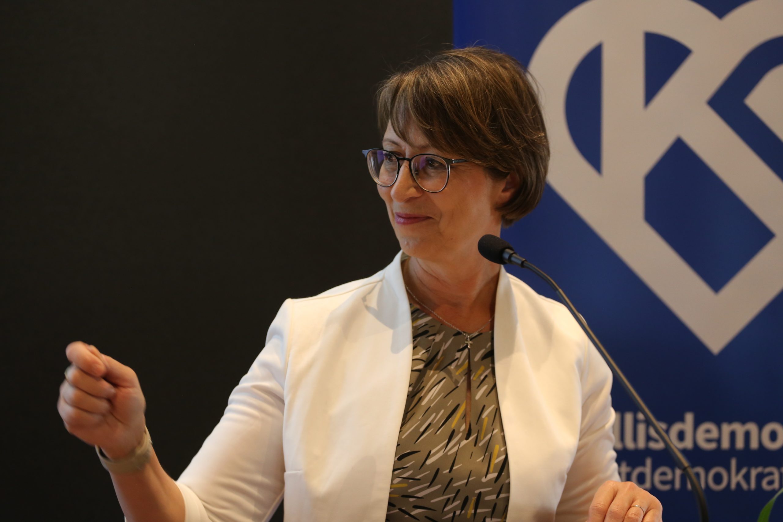 Sari Essayah katsauksessaan puoluekokoukselle ...