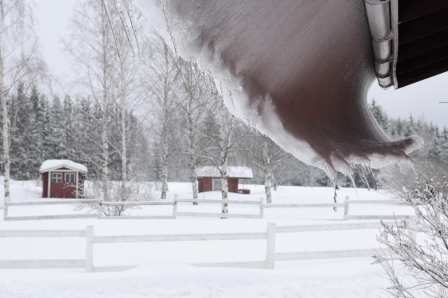 ”Toinen puoli katosta tyhjä-toisella puolella metri lunta” | KD-Lehti