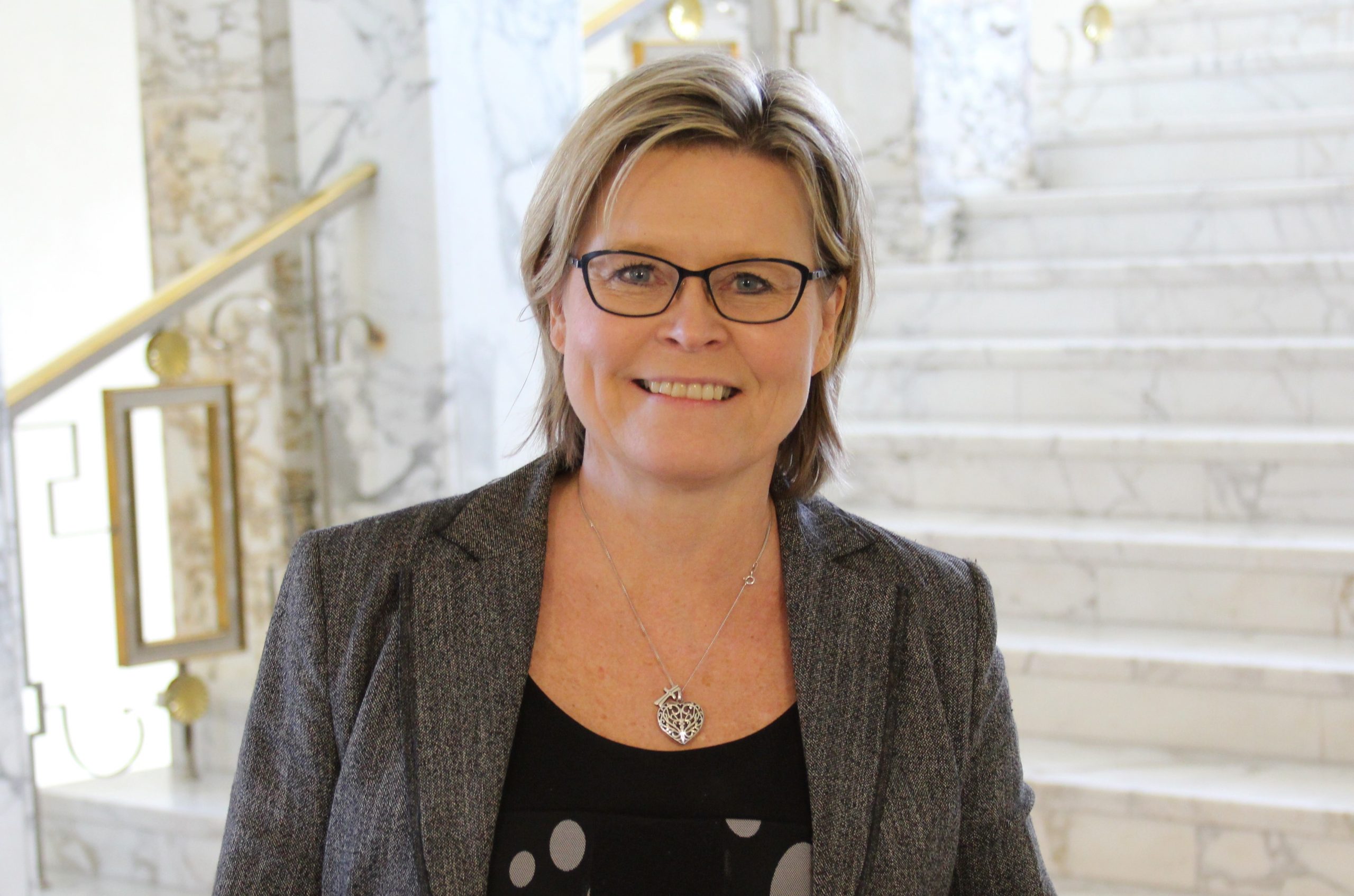 ”Nyt pitäisi joustaa, ei kiristää”, kansanedustaja Sari Tanus pöyristyi ...