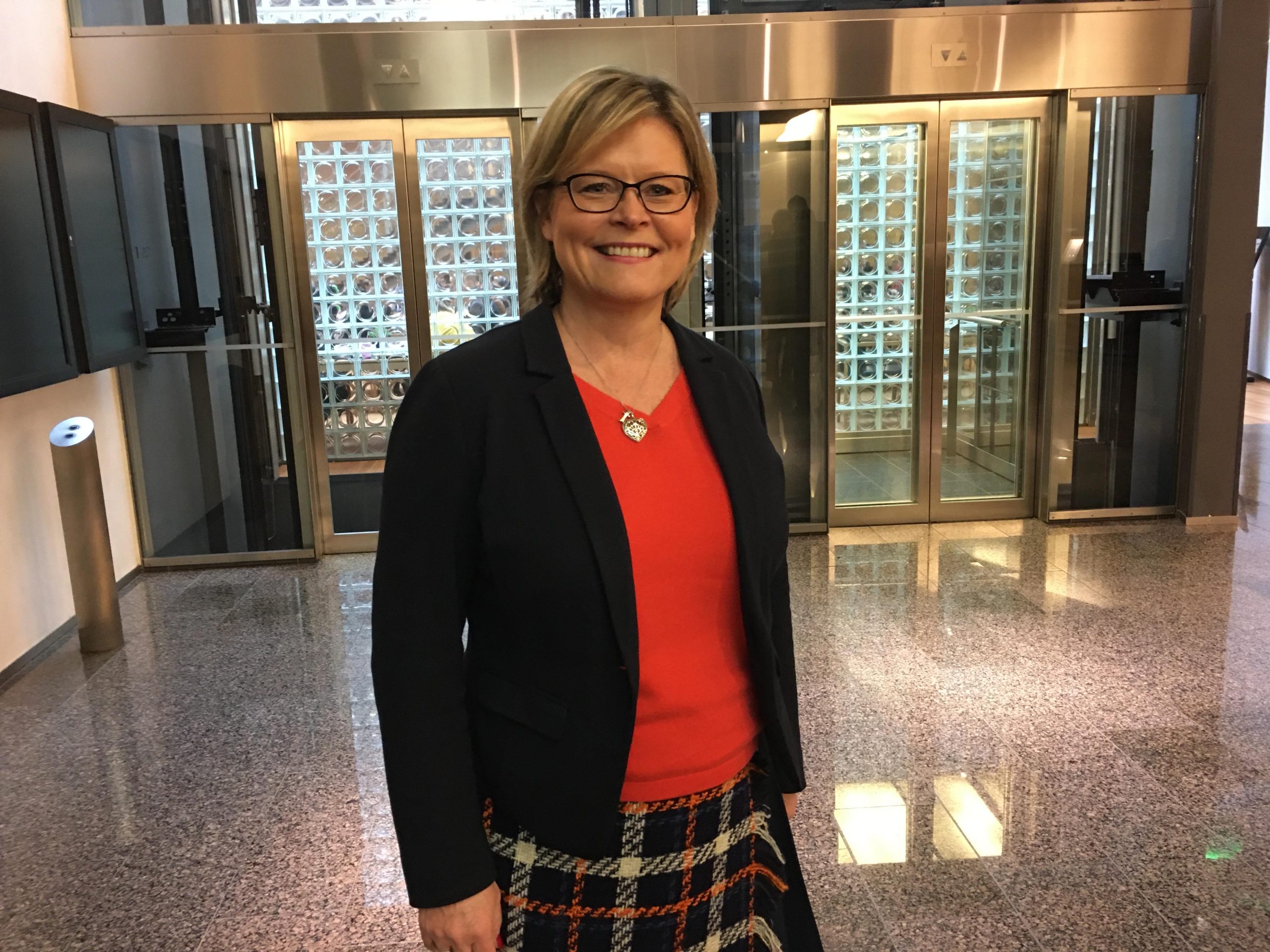 Sari Tanus kerää jälleen nimiä - ”Nyt kierrän kollegoiden ovilla” | KD ...