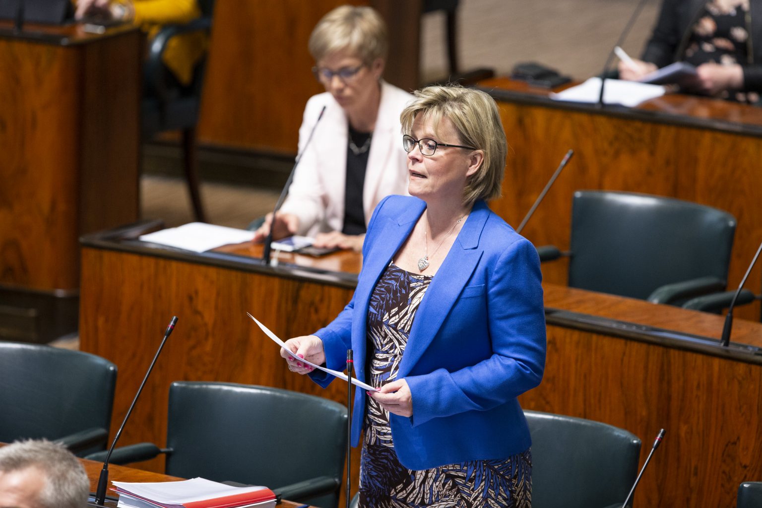 Sari Tanus muistuttaa, että turvavälien noudattaminen ravintoloissa on ...