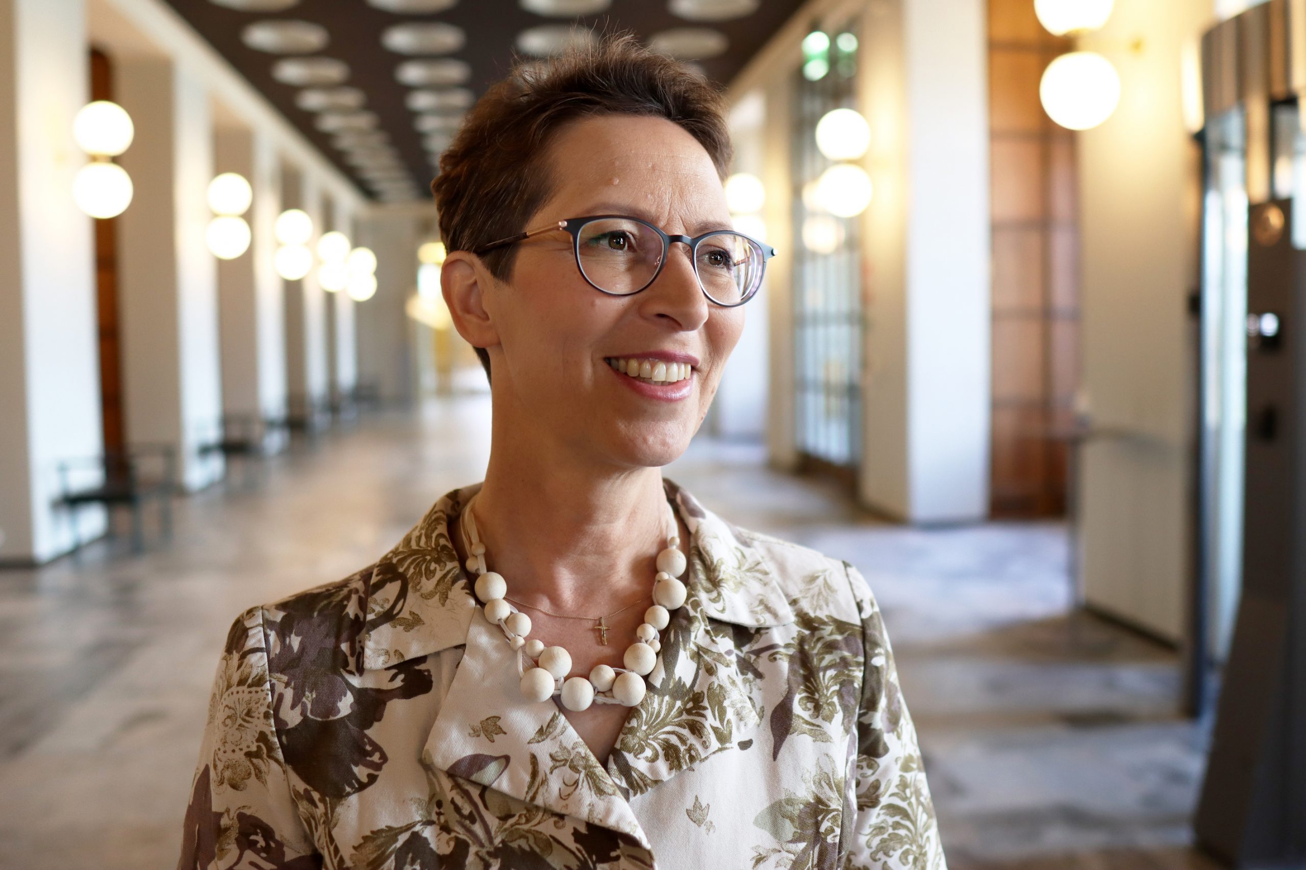 ”Millainen velkavuori on kasvamassa ja kuka sen maksaa?” - Sari Essayah ...