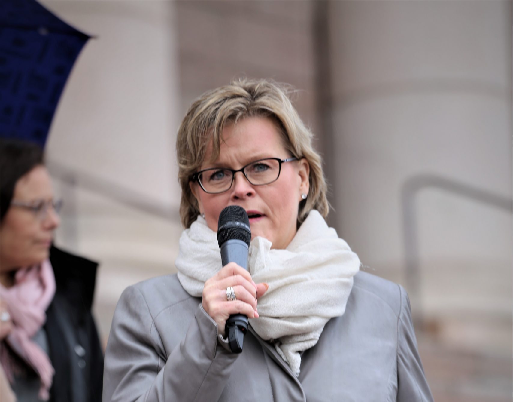 Hoitajien palkkataso on työn vaativuuteen nähden ruokottoman alhainen ...