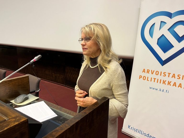 Päivi Räsänen vaatii nuorille väkivaltarikollisille rajoja, myös lain ...