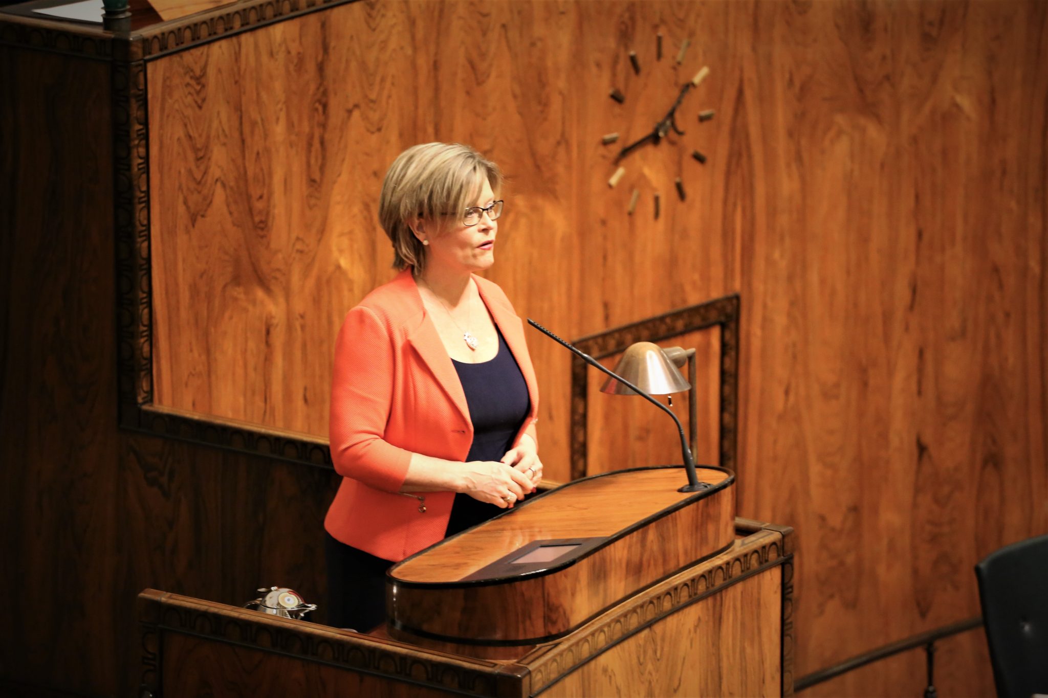 ”Tämä peli on nyt vihellettävä poikki” - Lääkäri-kansanedustaja Sari ...