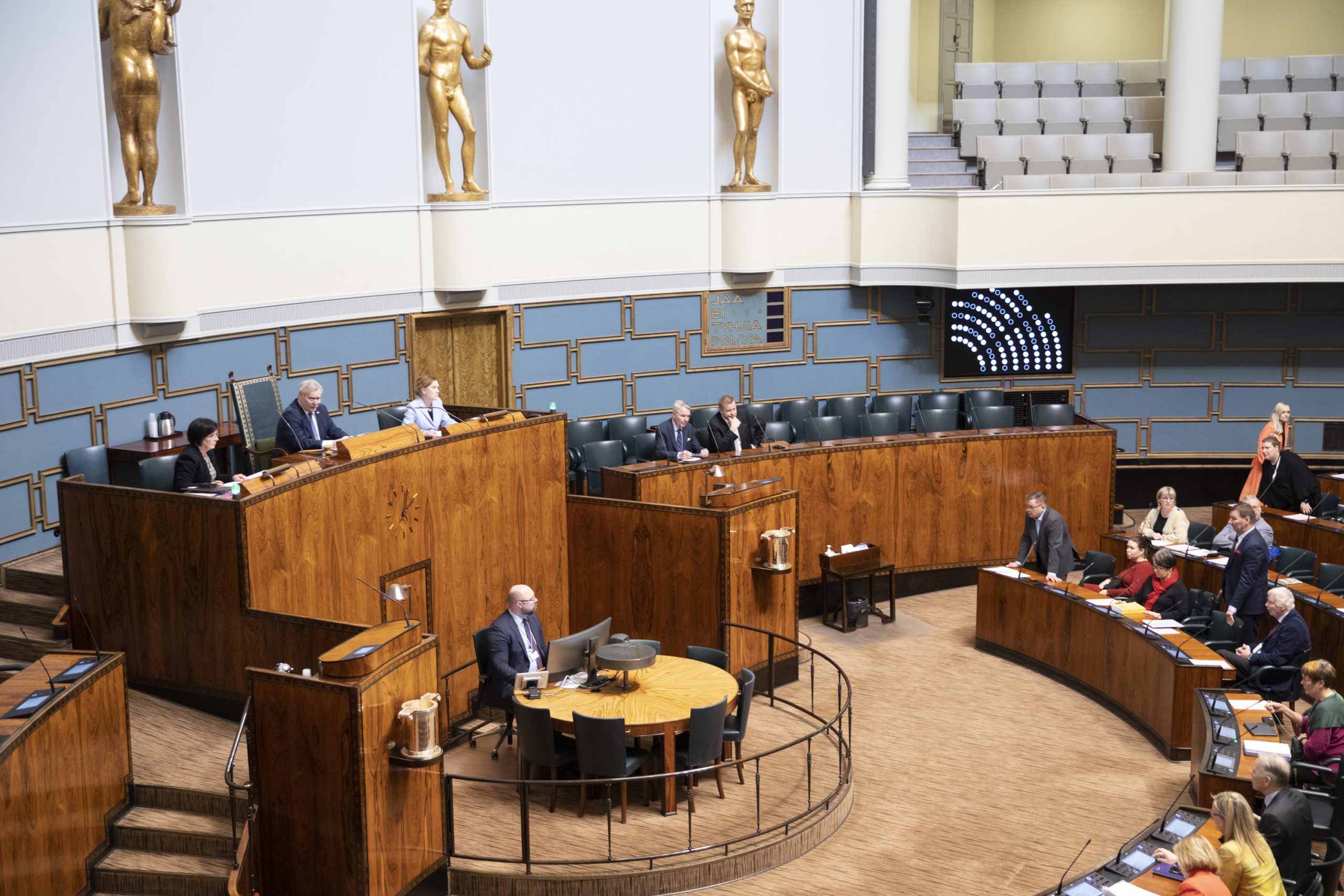 Eduskunta hyväksyi Suomen Nato-jäsenyyden - Päivi Räsänen iloitsee ...