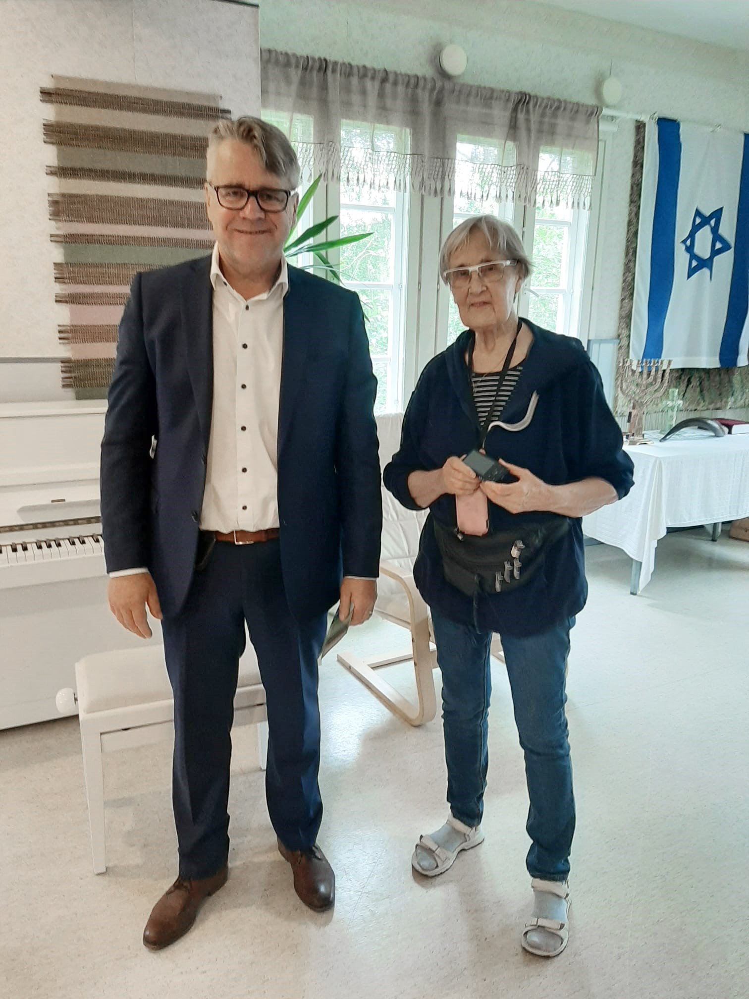 Peter Östman mötte grupp med judar som överlevt förintelsen | KD-Lehti