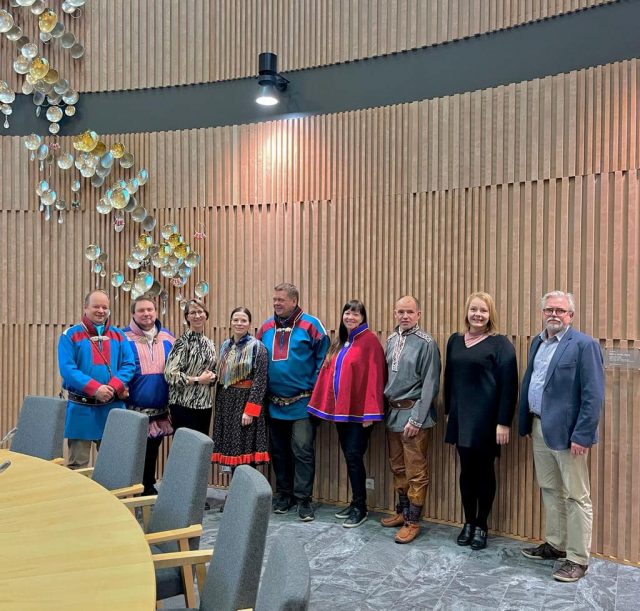 Ministeri Essayah Lapissa erityisavustaja Falkin kanssa - ”Pohjoisessa ...