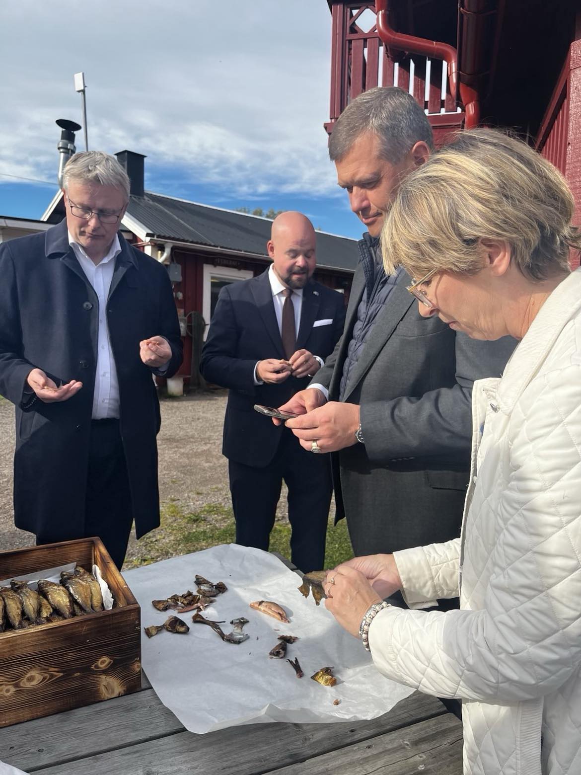 Essayah kalastustapaamisessa Gävlessä Itämeren kuuden kollegansa kanssa - Aiheina ...